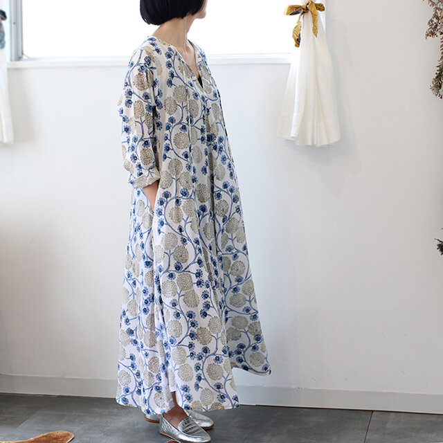 ブロックプリントリボンフレアーワンピース【ホワイト花柄】 | iichi 日々の暮らしを心地よくするハンドメイドやアンティークのマーケットプレイス