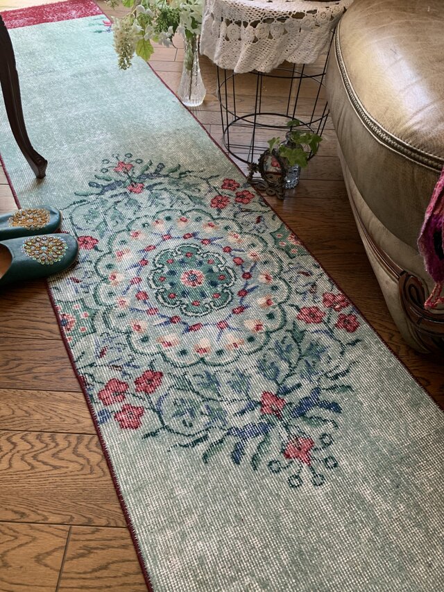 3m越え 310×53 超ロングランナー グリーン濃淡 トルコヴィンテージラグ | iichi 日々の暮らしを心地よくするハンドメイドやアンティークのマーケットプレイス