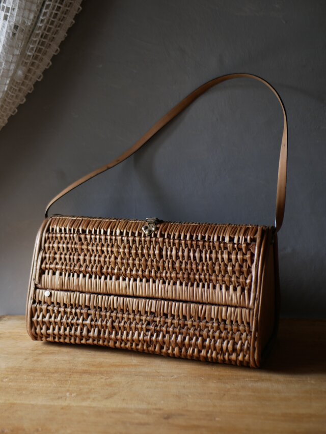 パニエ かご ショルダーストラップ アンティークパニエ ヨーロッパ イタリアヴィンテージ | iichi 日々の暮らしを心地よくするハンドメイドやアンティークのマーケットプレイス