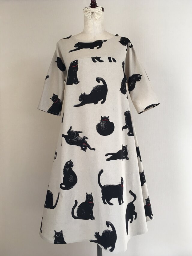 【50％OFF★期間限定セール】こなまいきな黒猫のワンピース＊ポケット付き＊国産コットン 綿100％＊五分袖＊生成りのコピー | iichi ...