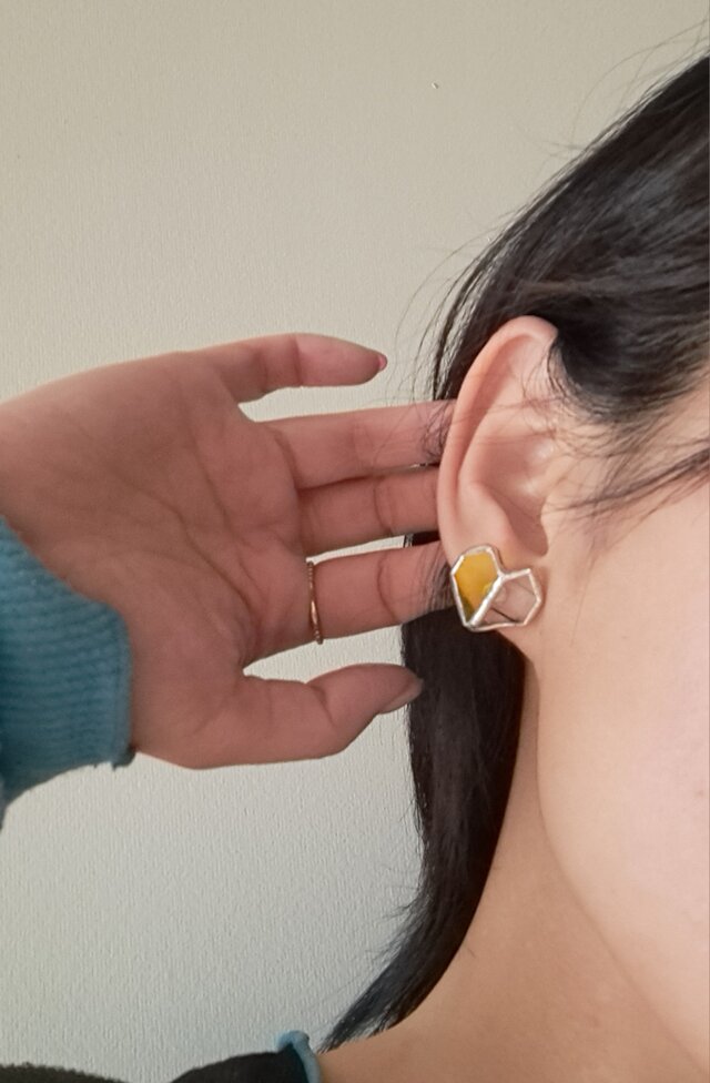 Heart petal earring/ orange | iichi 日々の暮らしを心地よくするハンドメイドやアンティークのマーケットプレイス