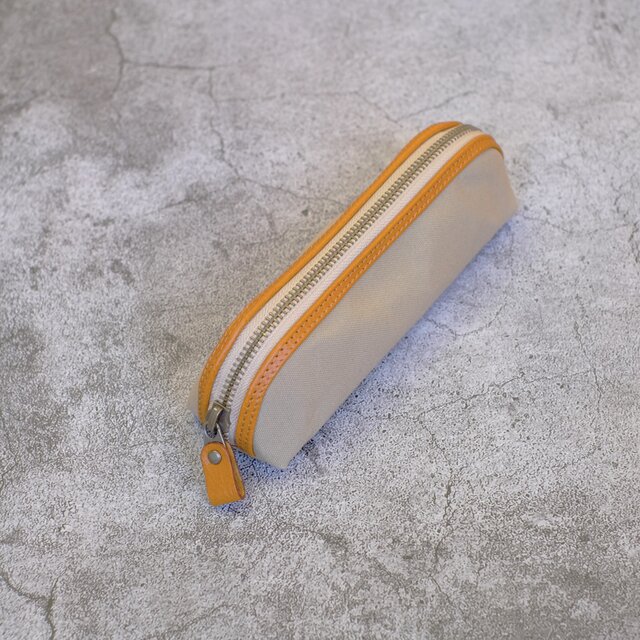 革と帆布のペンケース/ベージュ | iichi 日々の暮らしを心地よくするハンドメイドやアンティークのマーケットプレイス