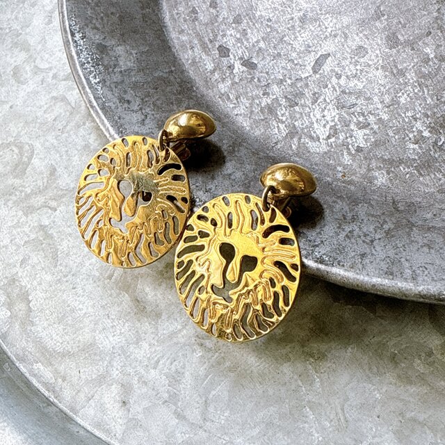 Y1133-【ANNE KLEIN】アンクライン・ヴィンテージイヤリング 1980s Lion Head Openwork | iichi 日々の暮らしを心地よくするハンドメイドやアンティーク ...