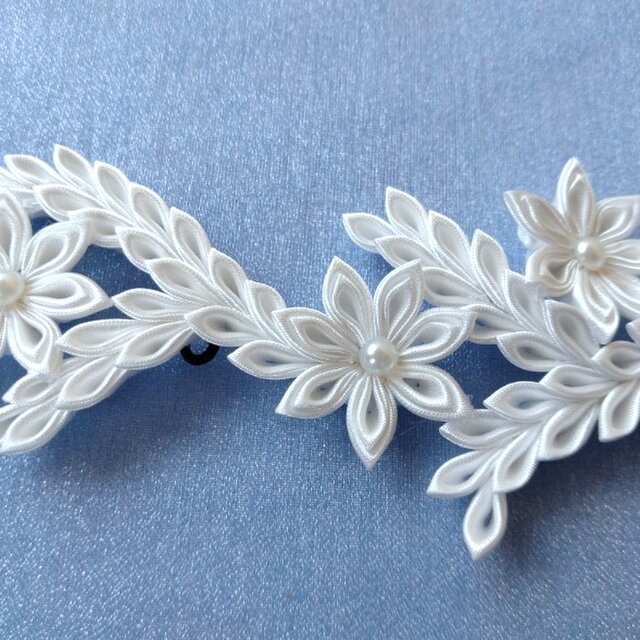 ボンネ・ヘッドドレス【つまみ細工】シンプルヘッドドレス 白 | iichi 日々の暮らしを心地よくするハンドメイドやアンティークのマーケットプレイス