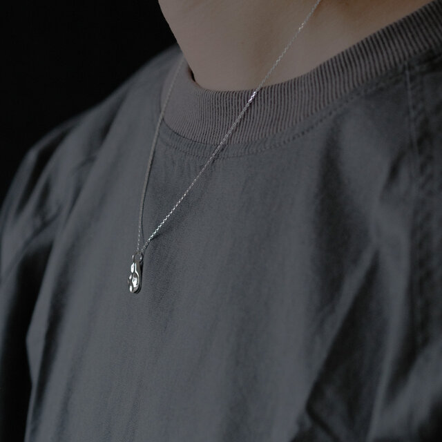 クレーター テクスチャー ネックレス シルバー925 メンズ ユニセックス | iichi 日々の暮らしを心地よくするハンドメイドやアンティークのマーケットプレイス