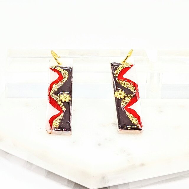 赤漆とゴールドラメの流れる短冊のピアス イヤリング 【2207】ピアス 和 伝統工芸 #シェルのコピー | iichi 日々の暮らしを心地よくするハンドメイドやアンティークのマーケットプレイス