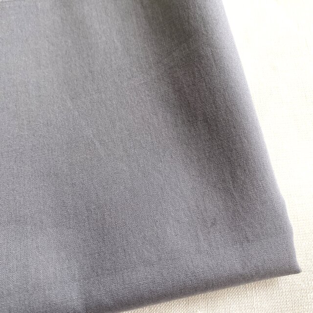 ラウンドショルダーバッグ＊刺繍ショルダーバッグmori navy | iichi 日々の暮らしを心地よくするハンドメイドやアンティークのマーケットプレイス