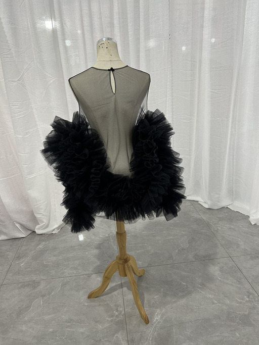 実例写真！トップス ブラック ふわふわ袖 ソフトチュール エレガント 大人っぽい 花嫁 結婚式 | iichi 日々の暮らしを心地よくするハンドメイドやアンティークのマーケットプレイス