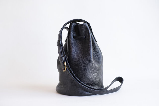 【新作】長財布が入る 巾着バッグ ワンショルダーバッグ レディース メンズ 本革 ブラック 日本製 ma-04ss | iichi 日々の暮らしを心地よくするハンドメイドやアンティークの ...