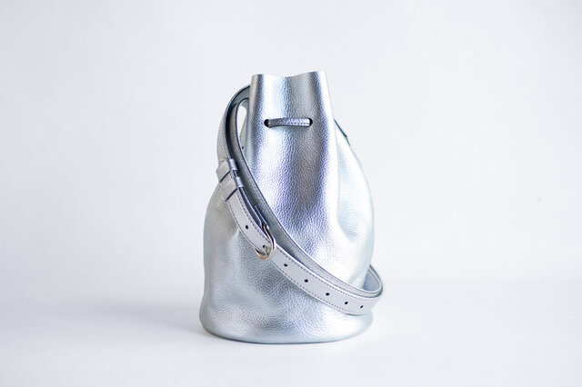 【新作】長財布が入る 巾着バッグ ワンショルダーバッグ レディース メンズ 本革 シルバー 日本製 ma-04ss | iichi 日々の暮らしを心地よくするハンドメイドやアンティークの ...