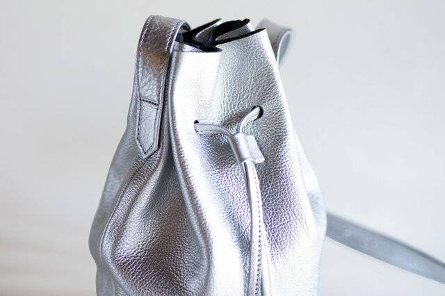 【新作】長財布が入る 巾着バッグ ワンショルダーバッグ レディース メンズ 本革 シルバー 日本製 ma-04ss | iichi 日々の暮らしを心地よくするハンドメイドやアンティークの ...