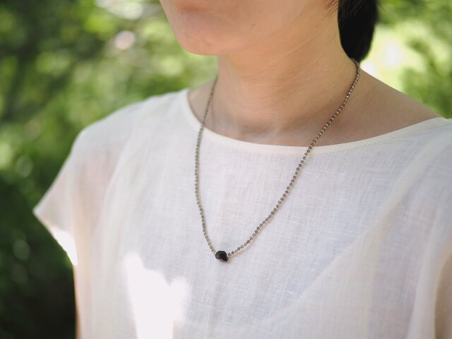 -Sugilite- beads necklace | iichi 日々の暮らしを心地よくするハンドメイドやアンティークのマーケットプレイス