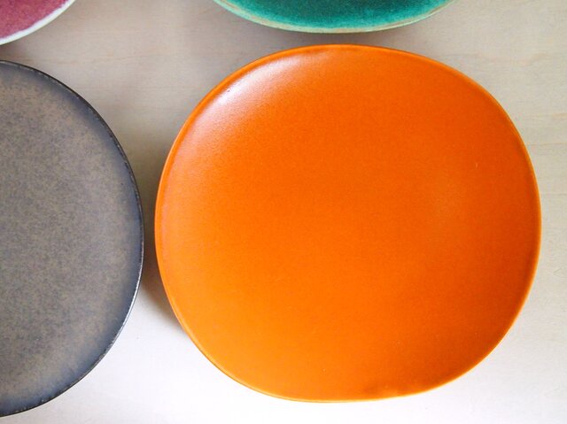 colors plate15 / orange | iichi 日々の暮らしを心地よくするハンドメイドやアンティークのマーケットプレイス
