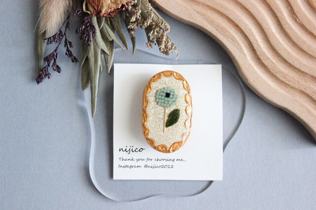 絵画風ブローチblue flower | iichi 日々の暮らしを心地よくするハンドメイドやアンティークのマーケットプレイス