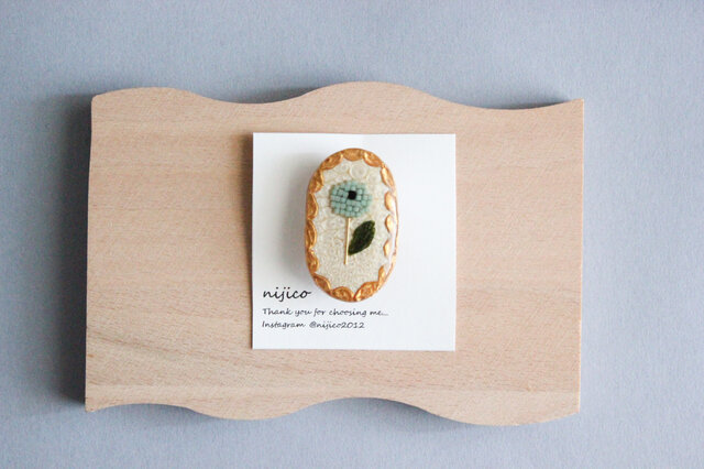 絵画風ブローチblue flower | iichi 日々の暮らしを心地よくするハンドメイドやアンティークのマーケットプレイス