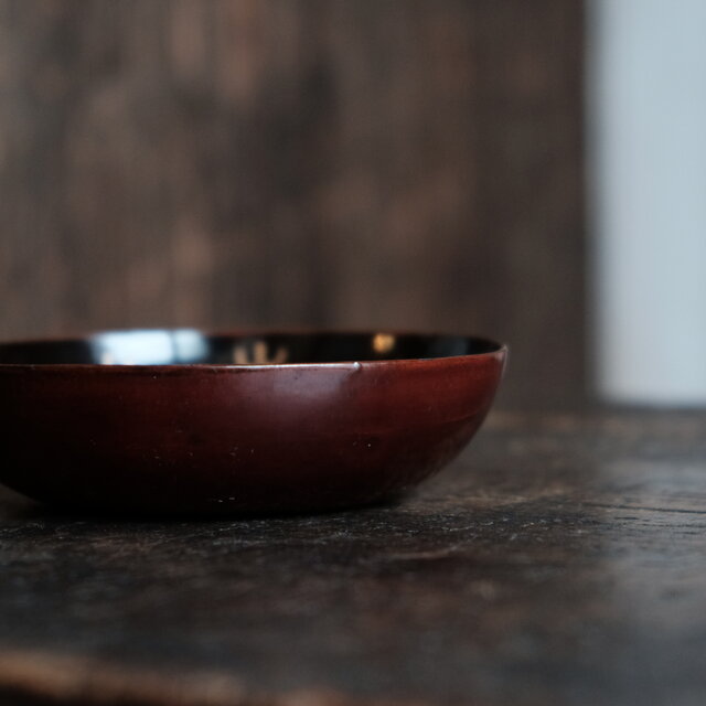 滲み出る古美術感 漢字と人物と風景。時代物漆芸蒔絵深皿 漆器 骨董/antiques 古民家 古道具 明治時代 b1 | iichi 日々の暮らしを心地よくするハンドメイドやアンティークの ...