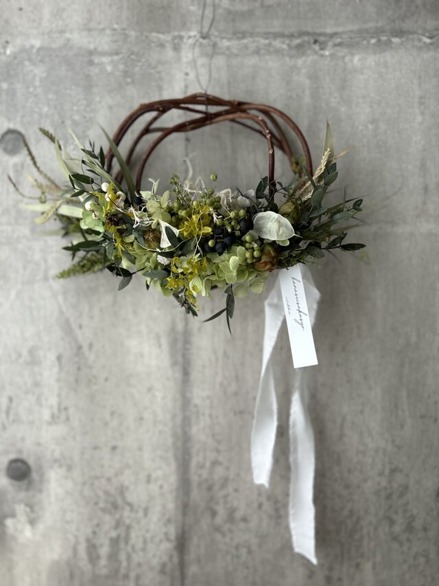 W25011 ツルを楽しむグリーンリース | iichi 日々の暮らしを心地よくするハンドメイドやアンティークのマーケットプレイス