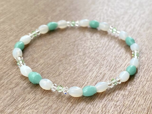 Beaded bracelet-96 | iichi 日々の暮らしを心地よくするハンドメイドやアンティークのマーケットプレイス