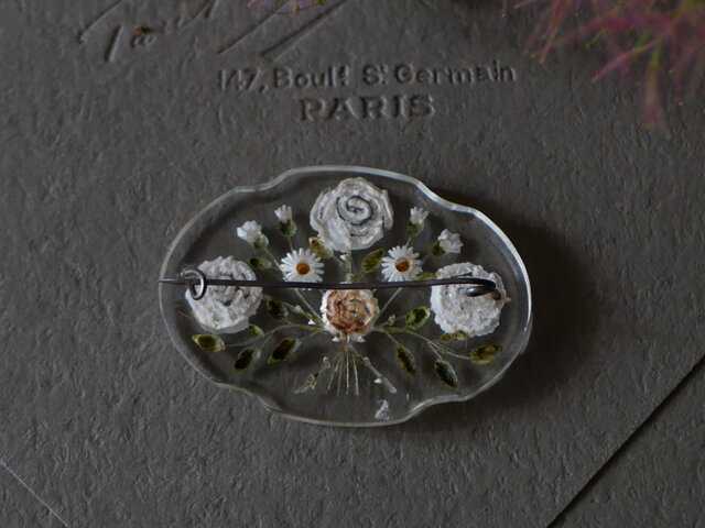 Flower Bouquet フラワーブーケ ルーサイトブローチ ヴィンテージブローチ フランス | iichi 日々の暮らしを心地よくするハンドメイドやアンティークのマーケットプレイス