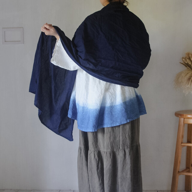 草木のcotton shawl / 藍染め | iichi 日々の暮らしを心地よくするハンドメイドやアンティークのマーケットプレイス