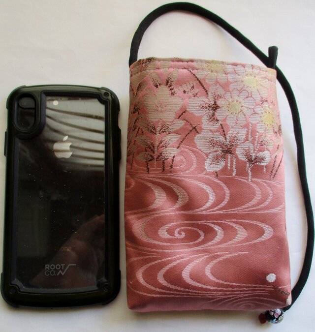 8253 お蒲団側で作ったスマホポーチ＃送料無料 | iichi 日々の暮らしを心地よくするハンドメイドやアンティークのマーケットプレイス