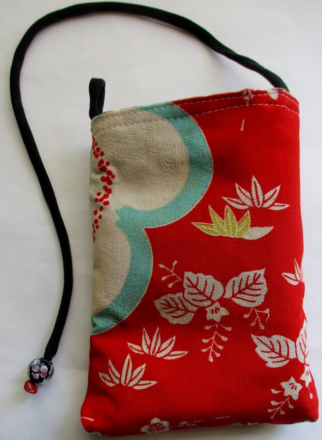 8253 お蒲団側で作ったスマホポーチ＃送料無料 | iichi 日々の暮らしを心地よくするハンドメイドやアンティークのマーケットプレイス