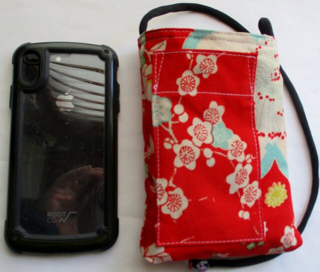 8253 お蒲団側で作ったスマホポーチ＃送料無料 | iichi 日々の暮らしを心地よくするハンドメイドやアンティークのマーケットプレイス
