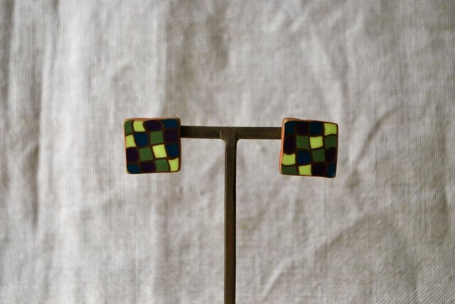 四角モザイクイヤリング blue green | iichi 日々の暮らしを心地よくするハンドメイドやアンティークのマーケットプレイス