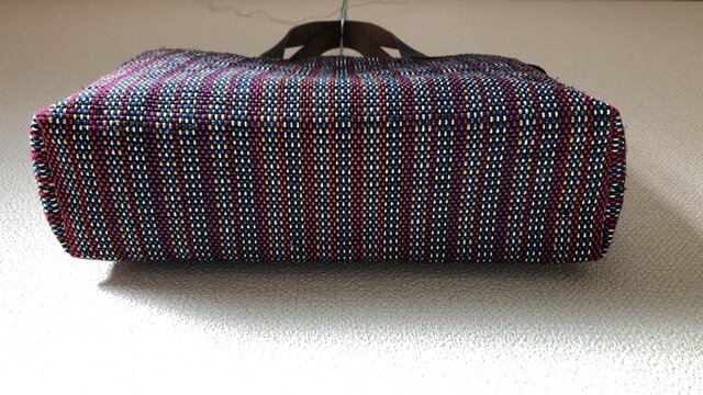 裂き織り カラフル糸のファスナートート（本革持ち手） | iichi 日々の暮らしを心地よくするハンドメイドやアンティークのマーケットプレイス