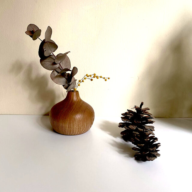 小さな一輪挿し タモ Φ8.2cm のコピー | iichi 日々の暮らしを心地よくするハンドメイドやアンティークのマーケットプレイス