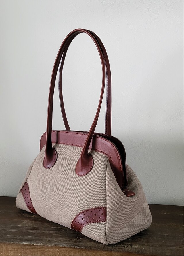 ジュート麻とオイルレザーのがま口型ボストンバッグ(ベージュ) | iichi 日々の暮らしを心地よくするハンドメイドやアンティークのマーケットプレイス