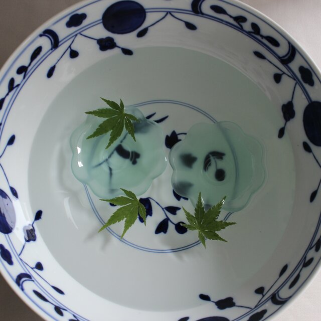 磨き硝子の花形小鉢 | iichi 日々の暮らしを心地よくするハンドメイドやアンティークのマーケットプレイス