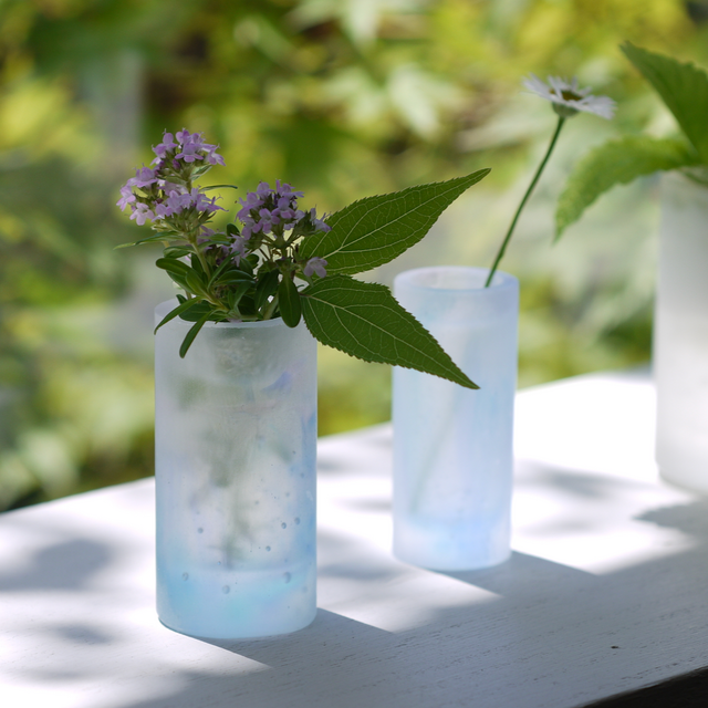 小さなガラスの花器(一輪挿し/花瓶) | iichi 日々の暮らしを心地よくするハンドメイドやアンティークのマーケットプレイス