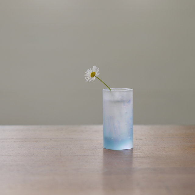 小さなガラスの花器(一輪挿し/花瓶) | iichi 日々の暮らしを心地よくするハンドメイドやアンティークのマーケットプレイス