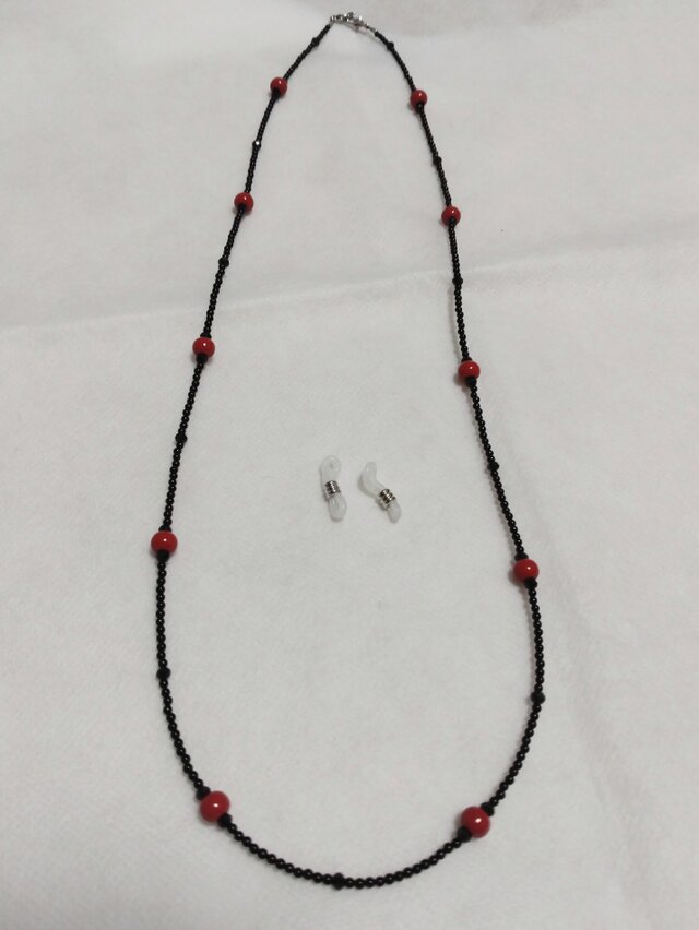 漆塗り玉とオニキスビーズのグラスコード（メガネチェーン）のコピー | iichi 日々の暮らしを心地よくするハンドメイドやアンティークのマーケットプレイス