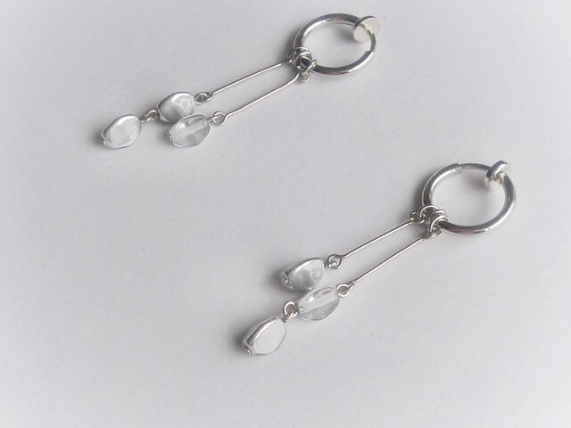 クリスタルフリンジ·イヤリング(ピアス) / スモークカーキ | iichi 日々の暮らしを心地よくするハンドメイドやアンティークのマーケットプレイス