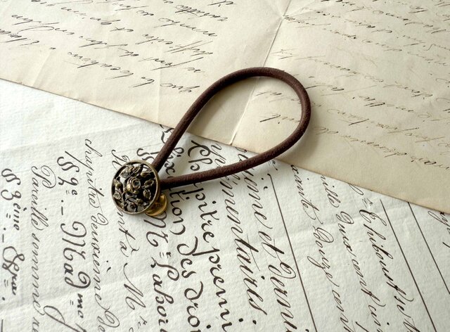 アンティークボタンヘアゴム／ROSE透かし模様ボタン | iichi 日々の暮らしを心地よくするハンドメイドやアンティークのマーケットプレイス