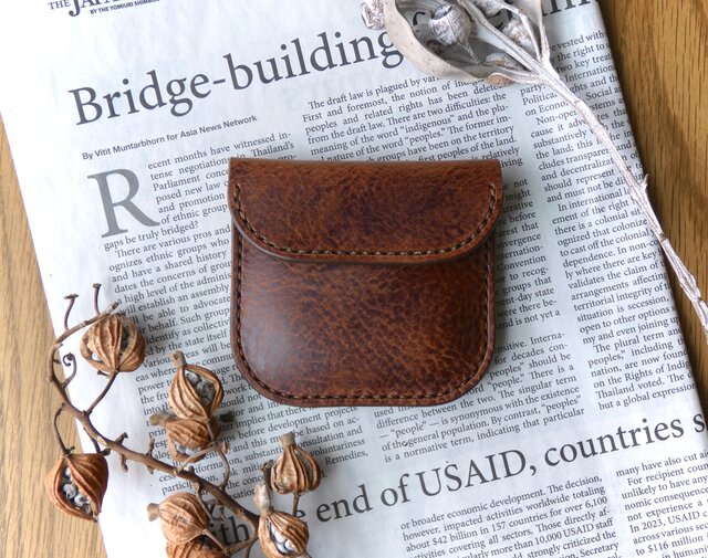 イタリア革の小銭入れ／コインケース／チョコ | iichi 日々の暮らしを心地よくするハンドメイドやアンティークのマーケットプレイス