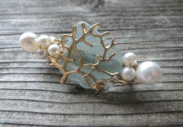 Seaglass and Coral reef 人魚の髪飾り☆バレッタ | iichi 日々の暮らしを心地よくするハンドメイドやアンティークのマーケットプレイス