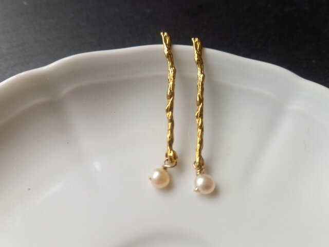 Utoka ☆brass 蔓とパール ピアス | iichi 日々の暮らしを心地よくするハンドメイドやアンティークのマーケットプレイス