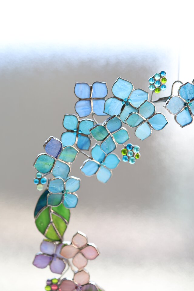 6月・あじさい ＜12ヶ月のリース＞ 《 ステンドグラス 》 | iichi 日々の暮らしを心地よくするハンドメイドやアンティークのマーケットプレイス