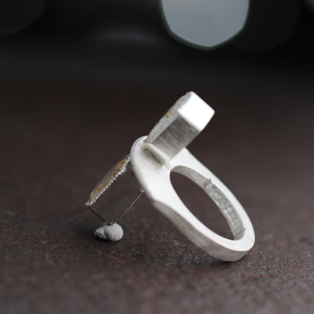 オイルインクォーツのツーフェイスリング | iichi 日々の暮らしを心地よくするハンドメイドやアンティークのマーケットプレイス