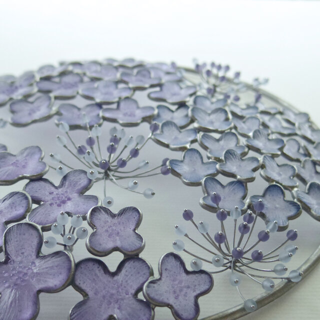 ガラスのリース[紫陽花]LL | iichi 日々の暮らしを心地よくするハンドメイドやアンティークのマーケットプレイス