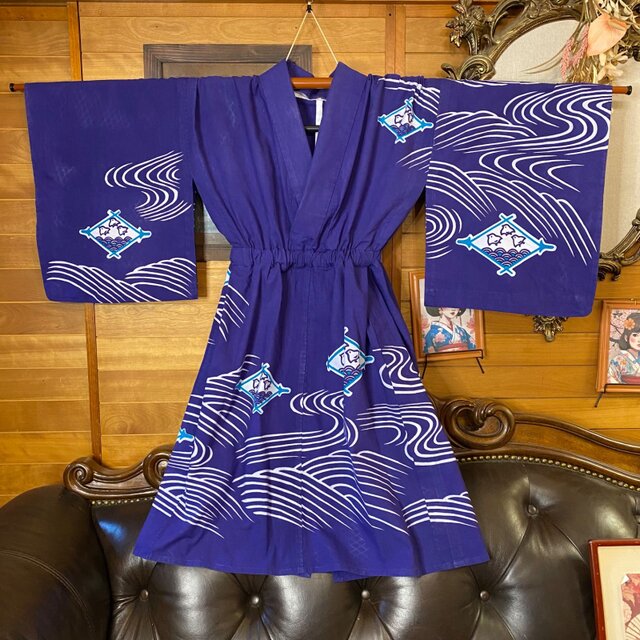 浴衣リメイク ミニミディ ワンピース ドレス 和洋折衷 青みのある深い紫に、白く滑らかに描かれた流水文様と千鳥 W-586 | iichi 日々の暮らしを心地よくするハンドメイドやアンティーク ...