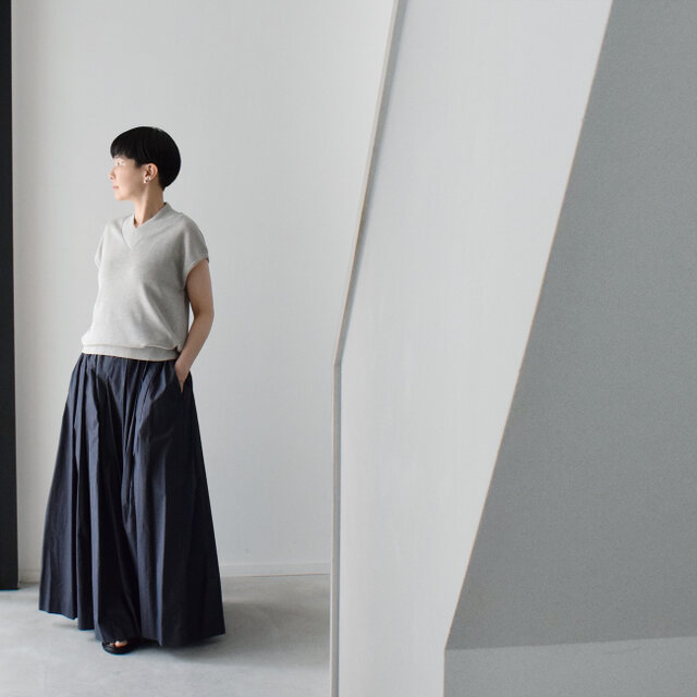 フレンチスリーブVネックニット：グレー[NT43FSGY] | iichi 日々の暮らしを心地よくするハンドメイドやアンティークのマーケットプレイス