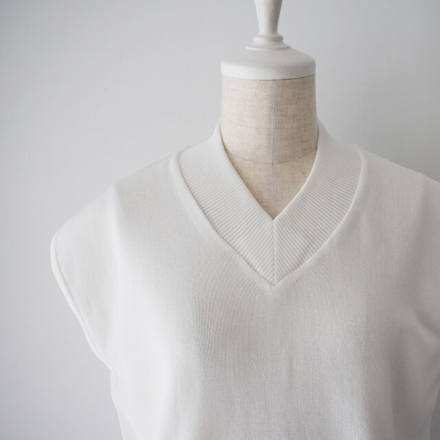 フレンチスリーブVネックニット：グレー[NT43FSGY] | iichi 日々の暮らしを心地よくするハンドメイドやアンティークのマーケットプレイス