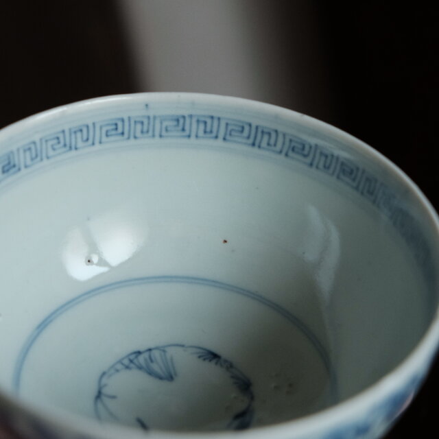 線描きで素敵 伊万里 花文染付線描き蓋付碗 antiques/骨董 古民家 江戸末期【縁にアタリ】i1 | iichi 日々の暮らしを心地よくするハンドメイドやアンティークのマーケットプレイス