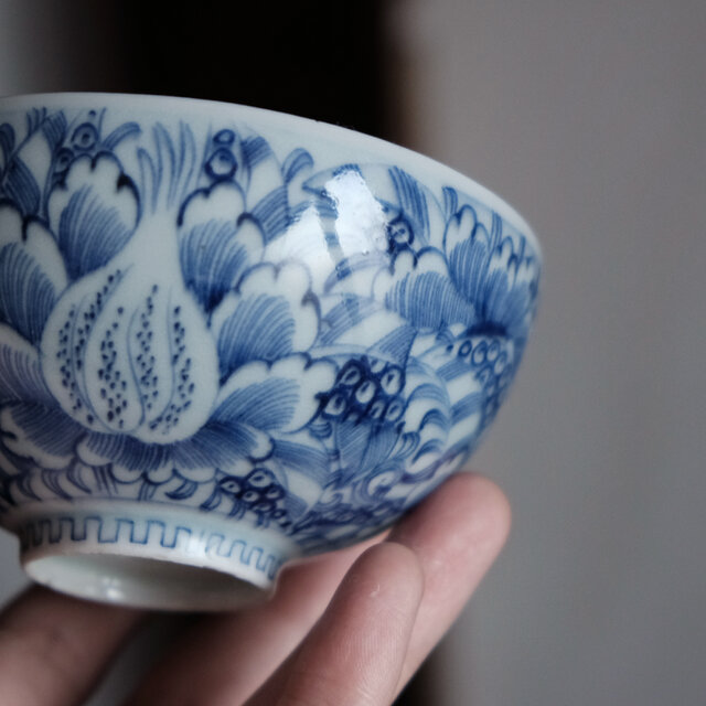 線描きで素敵 伊万里 花文染付線描き蓋付碗 antiques/骨董 古民家 江戸末期【縁にアタリ】i1 | iichi 日々の暮らしを心地よくするハンドメイドやアンティークのマーケットプレイス