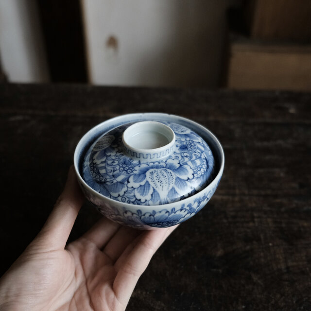 線描きで素敵 伊万里 花文染付線描き蓋付碗 antiques/骨董 古民家 江戸末期【縁にアタリ】i1 | iichi 日々の暮らしを心地よくするハンドメイドやアンティークのマーケットプレイス