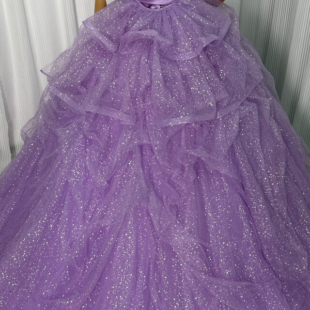 カラードレス パープル キラキラチュール 取り外しオフショルダー サッシュベルト ラッフルフリル 花嫁 | iichi 日々の暮らしを心地よくするハンドメイドやアンティークのマーケットプレイス